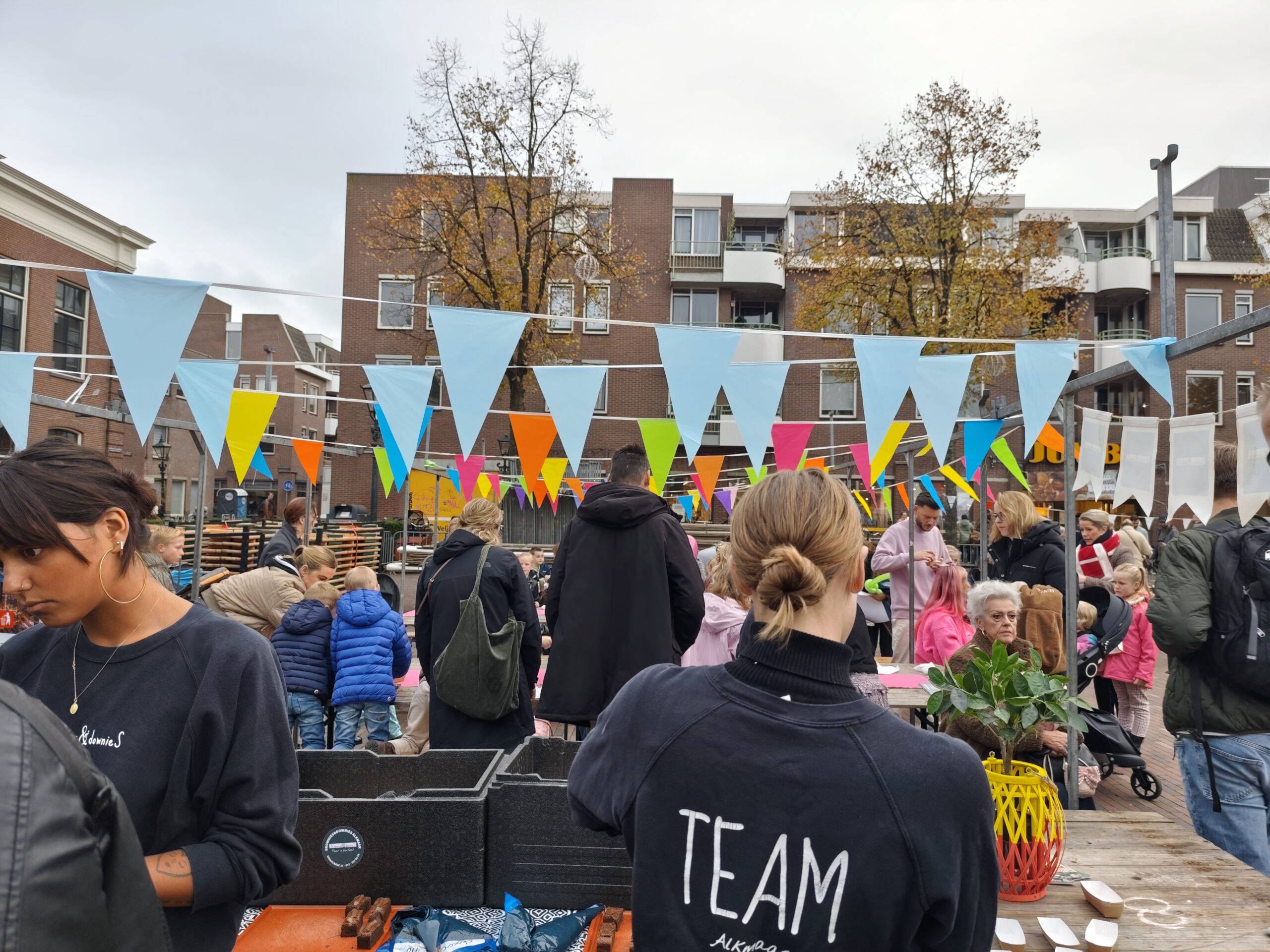 Drukte en gezelligheid tijdens Alkmaar Ontzet 2025 [FOTO’S] - Alkmaar ...